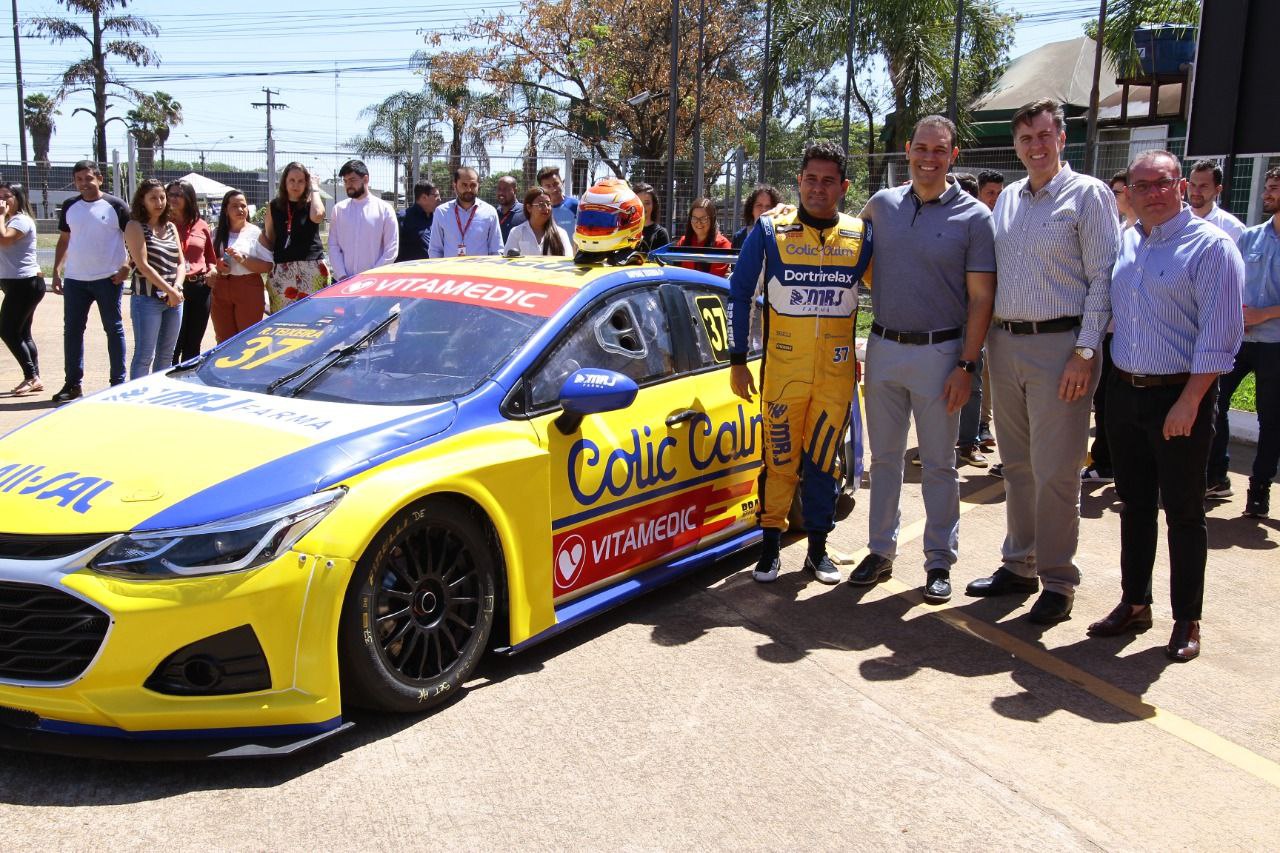 Raphael Teixeira apresenta carro para a etapa da Stock Car em Goiânia - EG