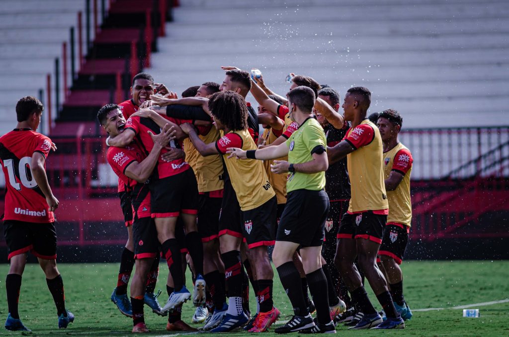 Atlético-GO fecha 2022 como maior campeão da base; Goiás leva só uma taça