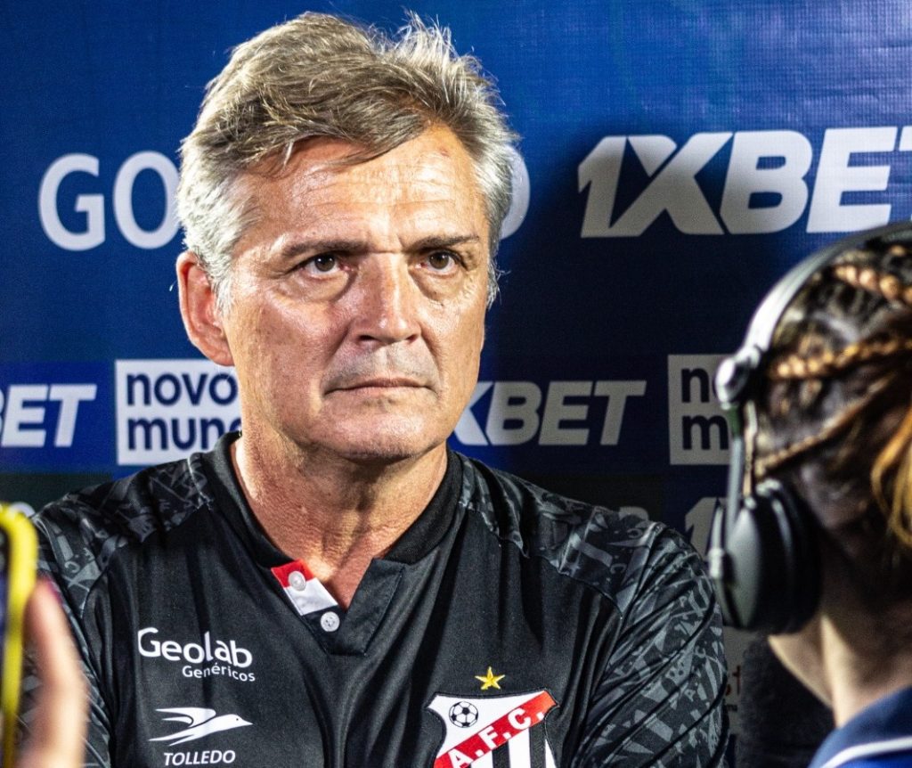 Luiz Carlos Winck deixa o Anápolis e está acertando com outro time da ...