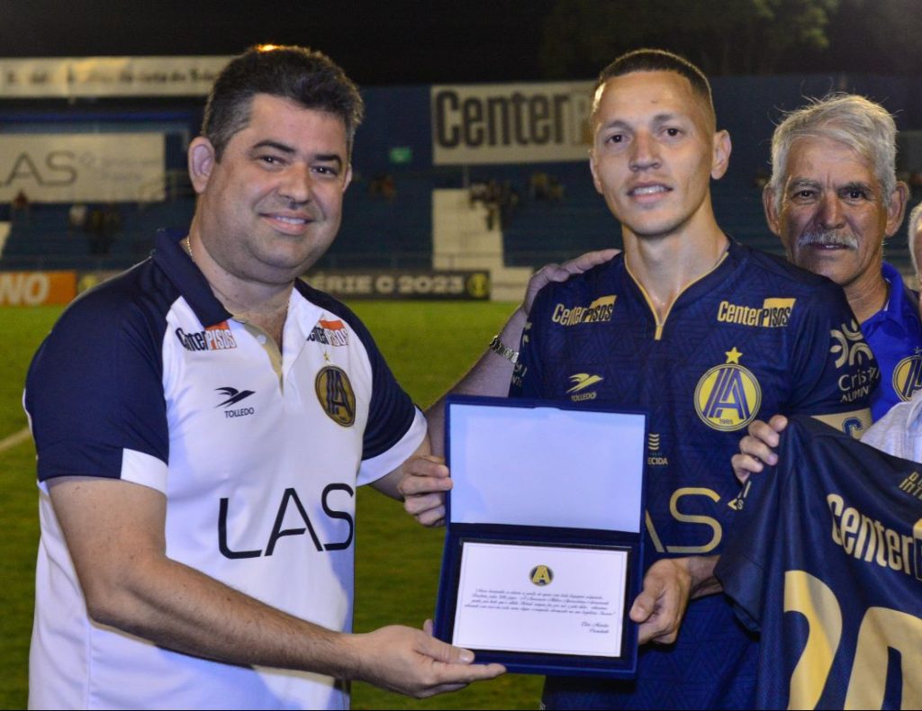 Robert completa 200 jogos pela Aparecidense e comemora: "me sinto parte ...