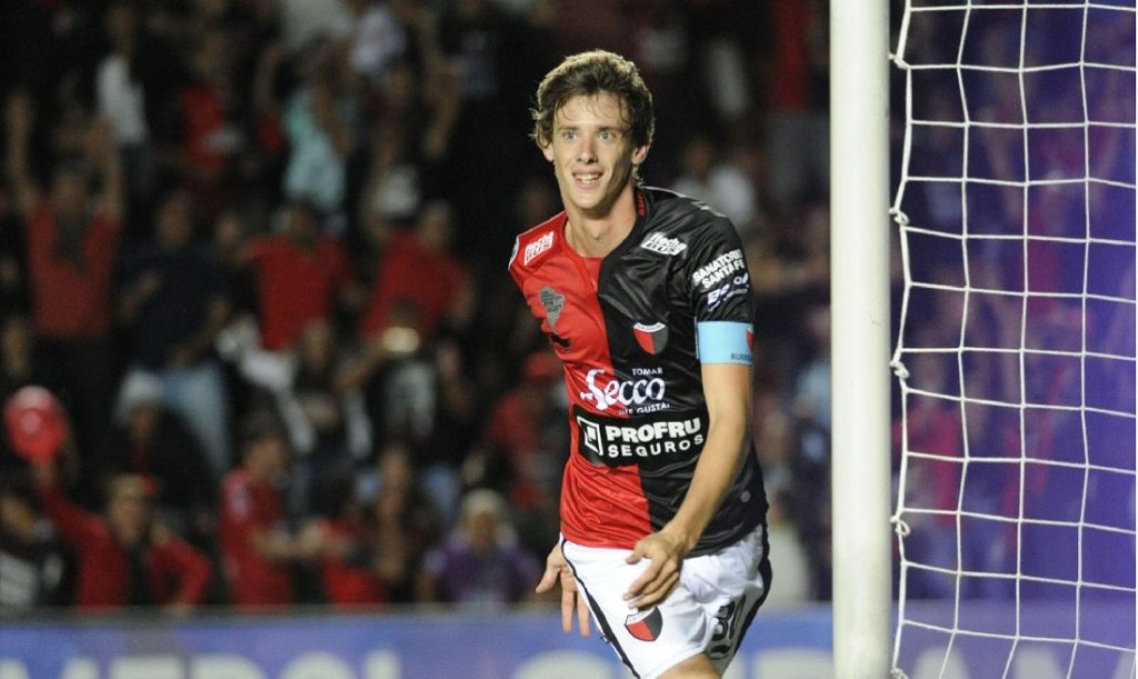 Pretendido pelo Atlético-GO, zagueiro argentino acaba acertando com o ...