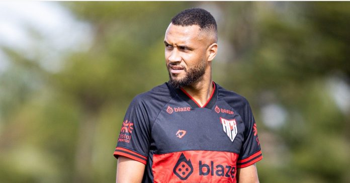 Com dores musculares, Gustavo Coutinho vira dúvida no Atlético-GO para ...